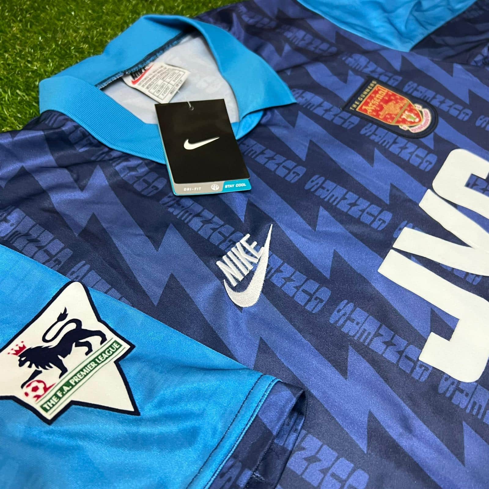 vamos|Arsenal 94/95 Away Bergkamp