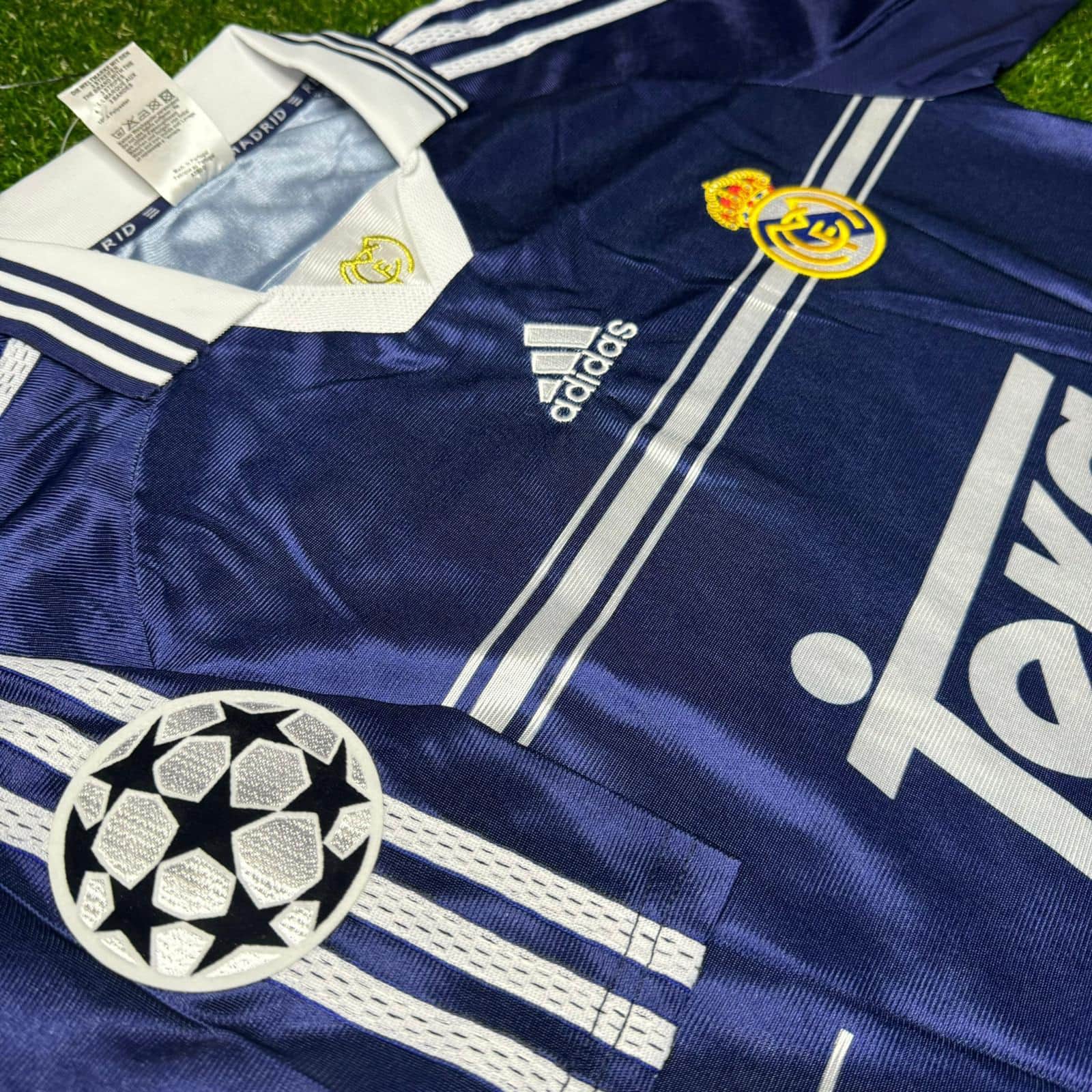vamos|Real Madrid 98/99 Away Raul